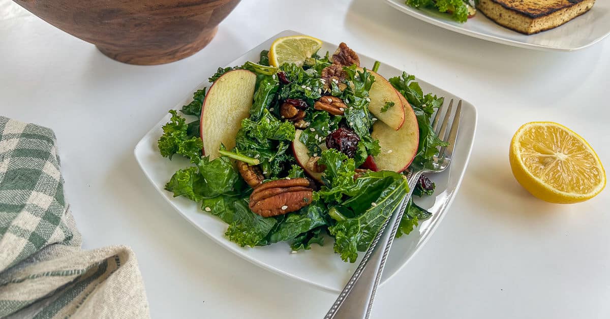 Ensalada de Kale (Col Rizada) con Aliño | Nómadas Gourmet