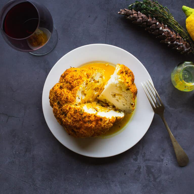 Coliflor Asada Con Salsa Especiada • Nómadas Gourmet