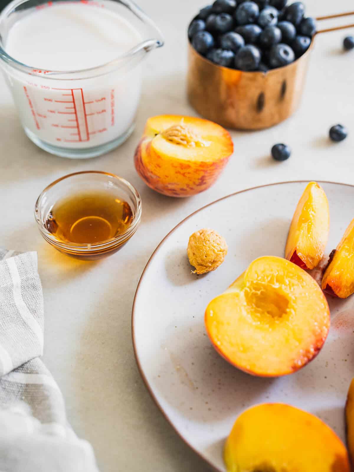 Licuado de Durazno y Arándanos • Nómadas Gourmet Licuado de Durazno y Arándanos • Nómadas Gourmet