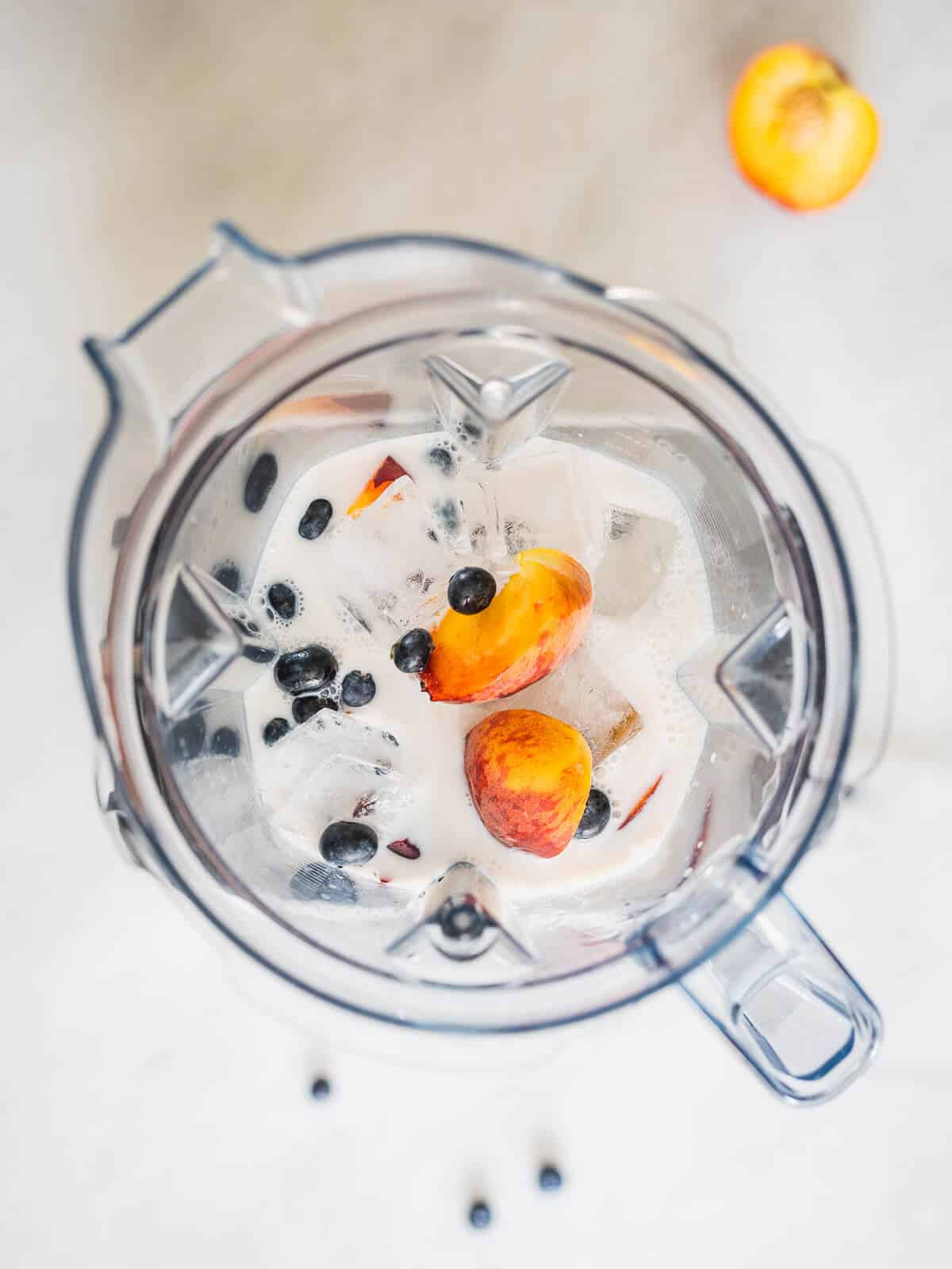 Licuado de Durazno y Arándanos • Nómadas Gourmet Licuado de Durazno y Arándanos • Nómadas Gourmet