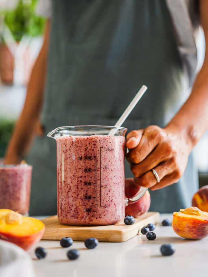 Licuado de Durazno y Arándanos • Nómadas Gourmet Licuado de Durazno y Arándanos • Nómadas Gourmet