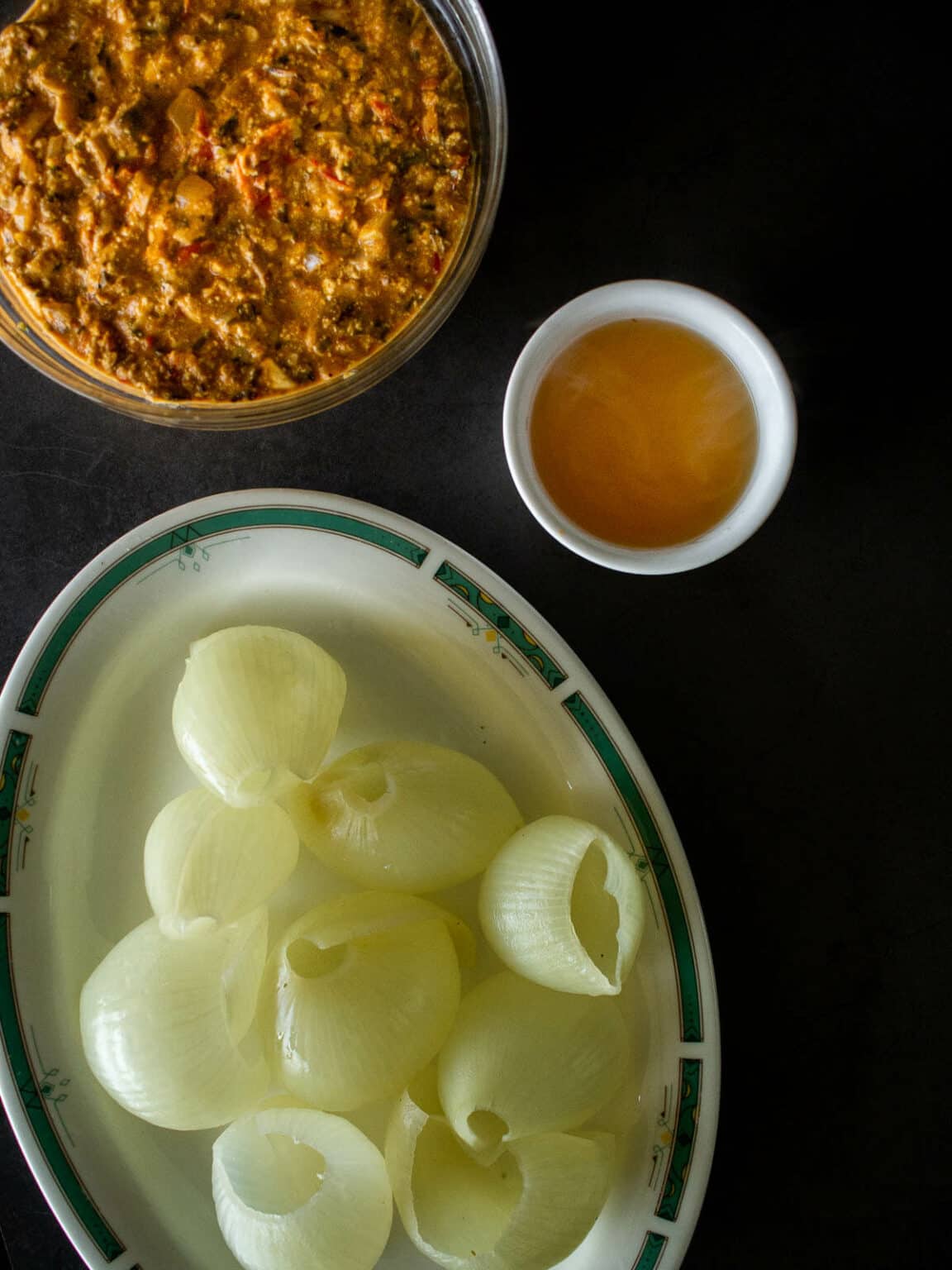 Cebollas rellenas al Horno | Nómadas Gourmet