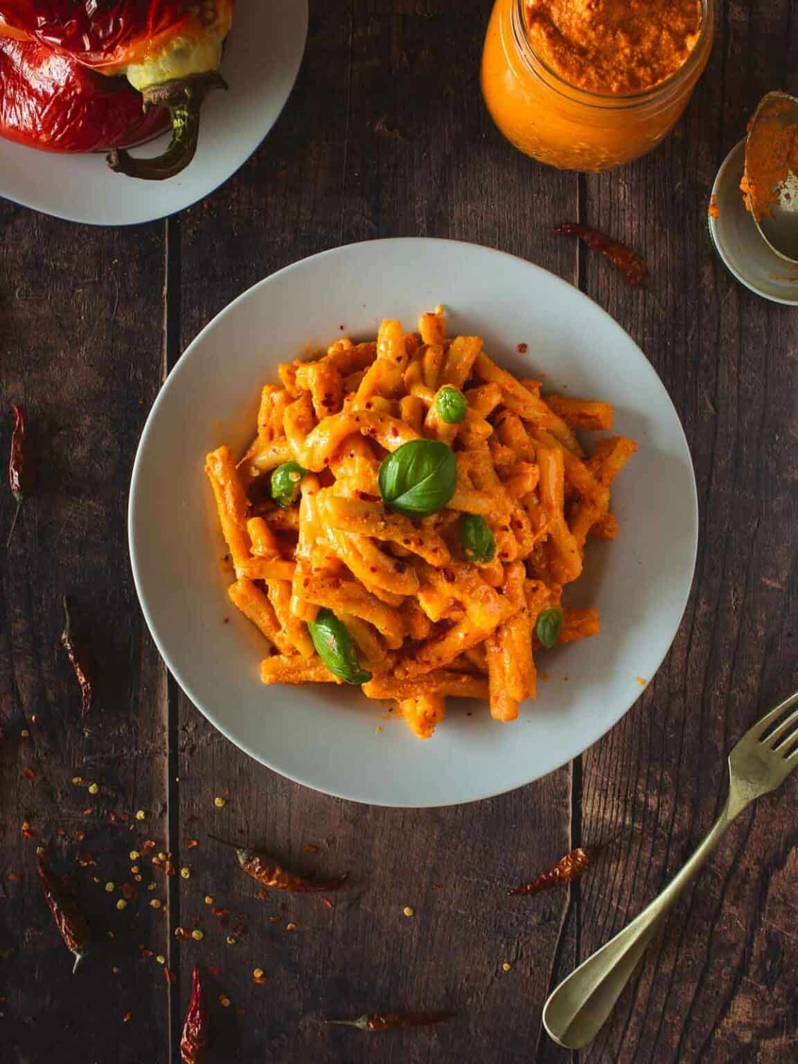 Pasta con Tofu al Pesto Cremosa • Nómadas Gourmet