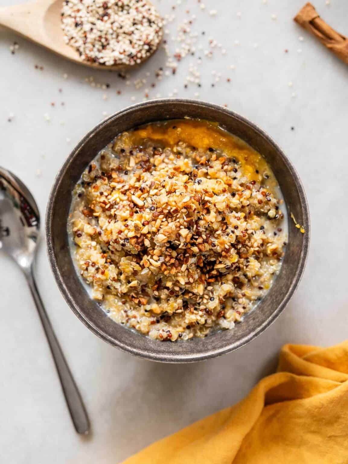 Desayuno de quinoa y calabaza • Nómadas Gourmet